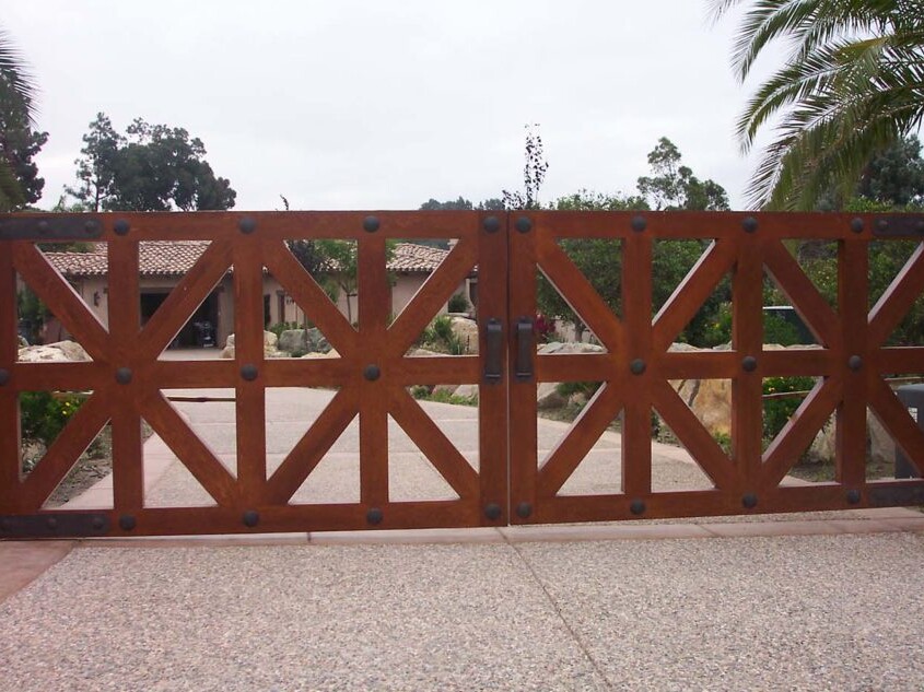 Mesa Wood Gates - Custom Wood Gates For Driveways & Home Entry