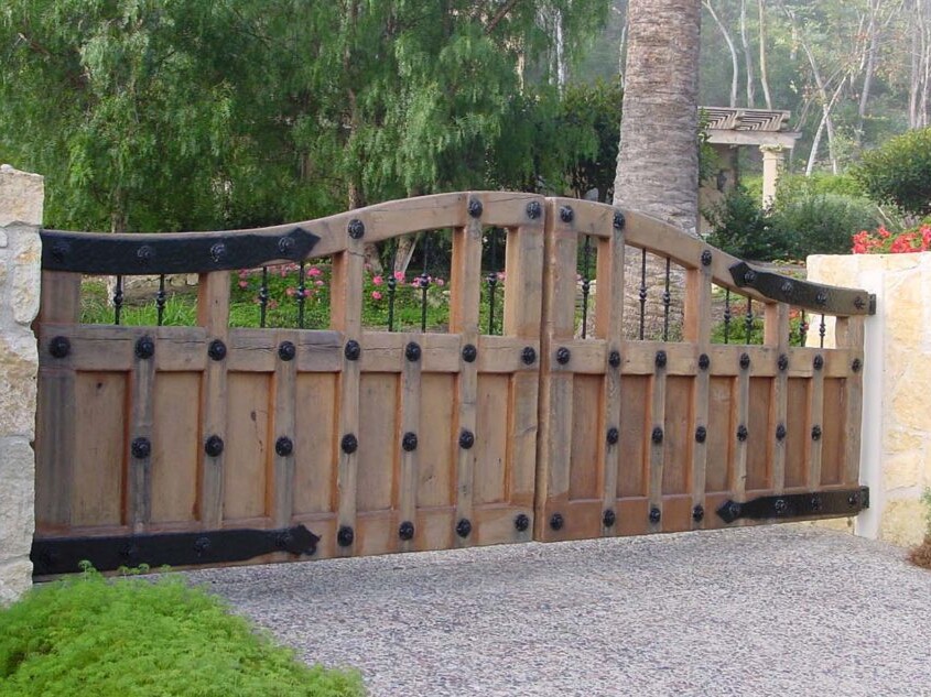 Mesa Wood Gates - Custom Wood Gates For Driveways & Home Entry