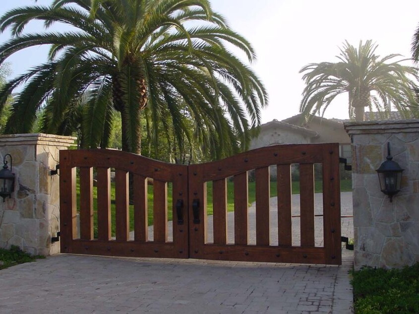 Mesa Wood Gates - Custom Wood Gates For Driveways & Home Entry